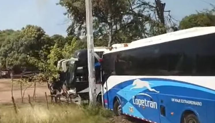 Accidente en carretera: bus de Copetran chocó con vehículo que ...