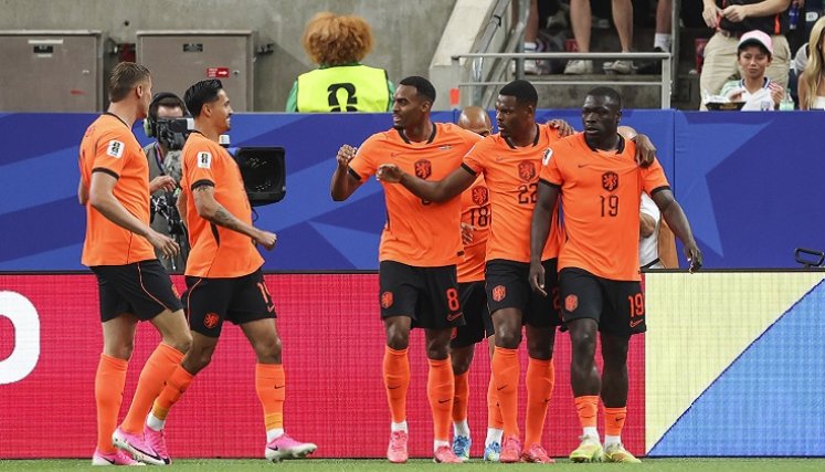 Países Bajos golea a Suecia y renace en el Mundial